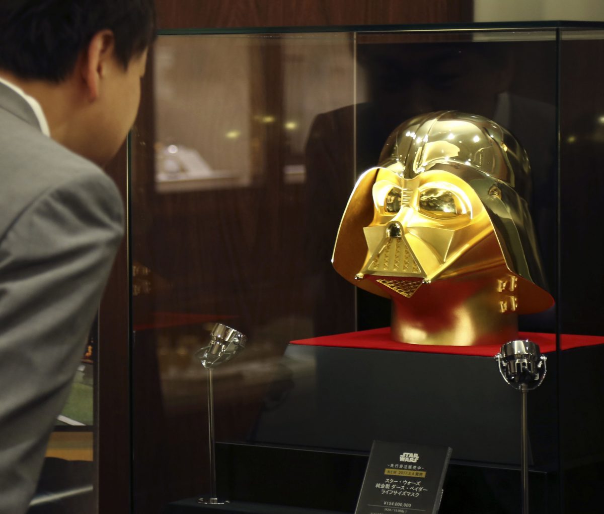 Tokyo jeweller offers gold Darth Vader mask for £1m | Impartial Reporter