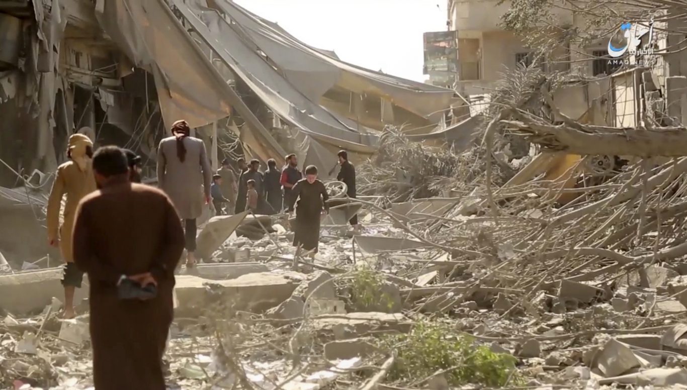Us Led Coalition Strikes Pro Assad Forces In Syria Express And Star