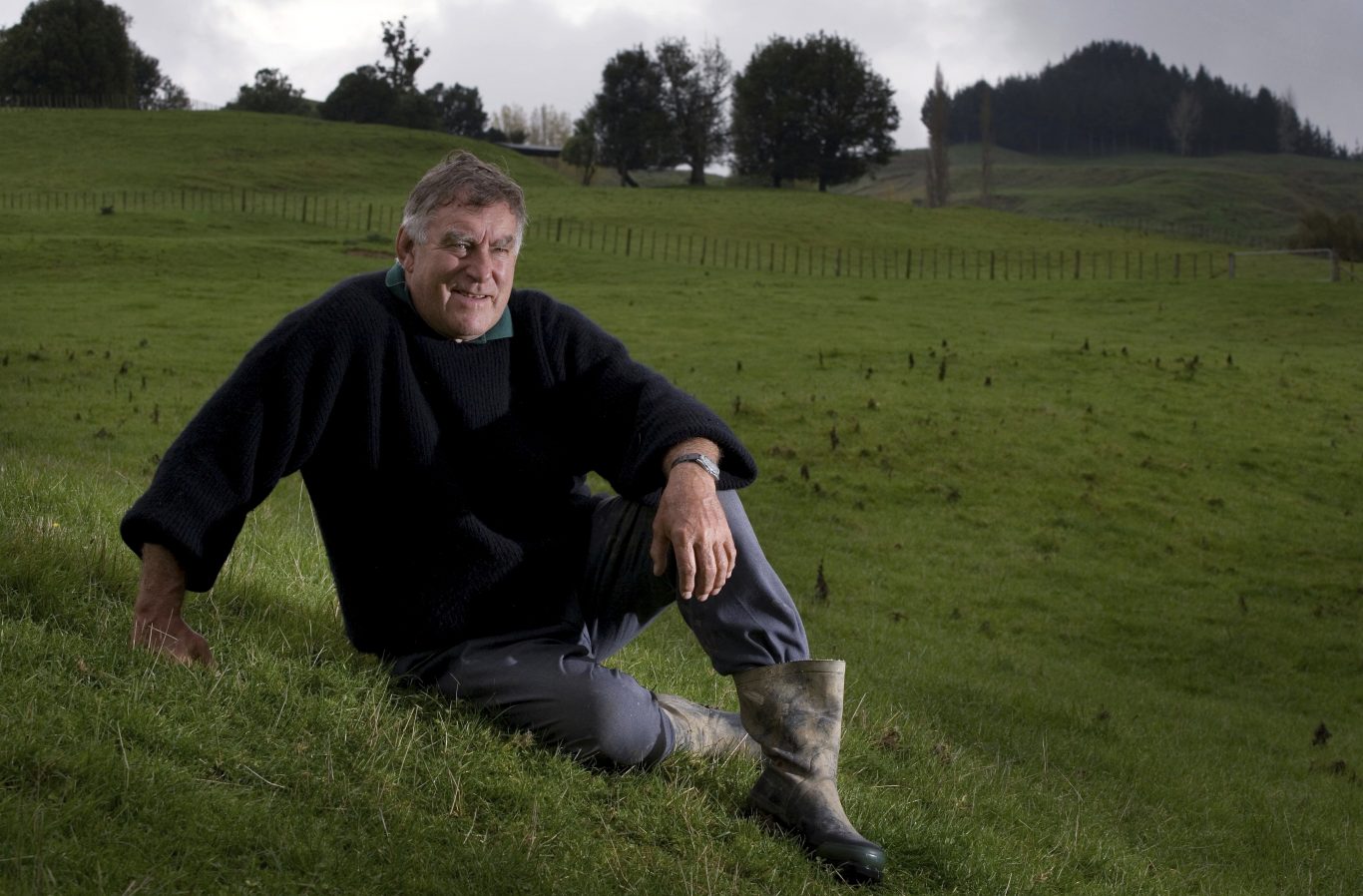 Thousands turn out to bid farewell to All Blacks great Sir Colin Meads ...