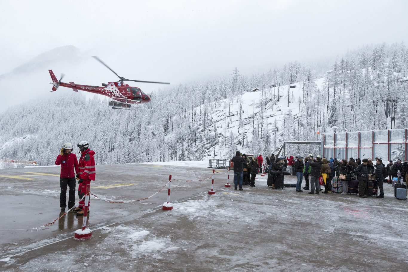 13,000 tourists stranded in Zermatt as heavy snow brings high avalanche ...