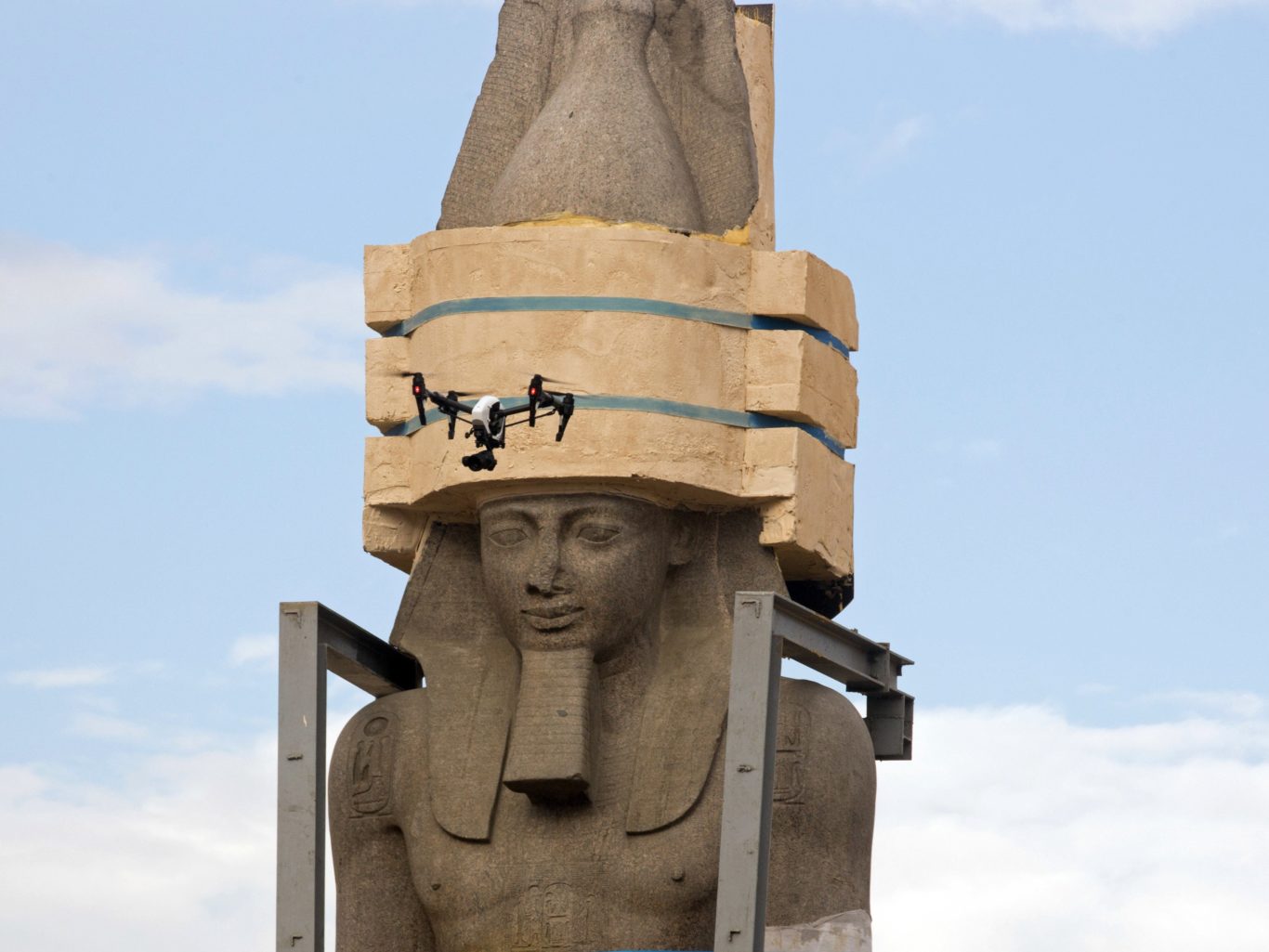 Egypt’s colossus gets pyramid view as he is moved to new location ...