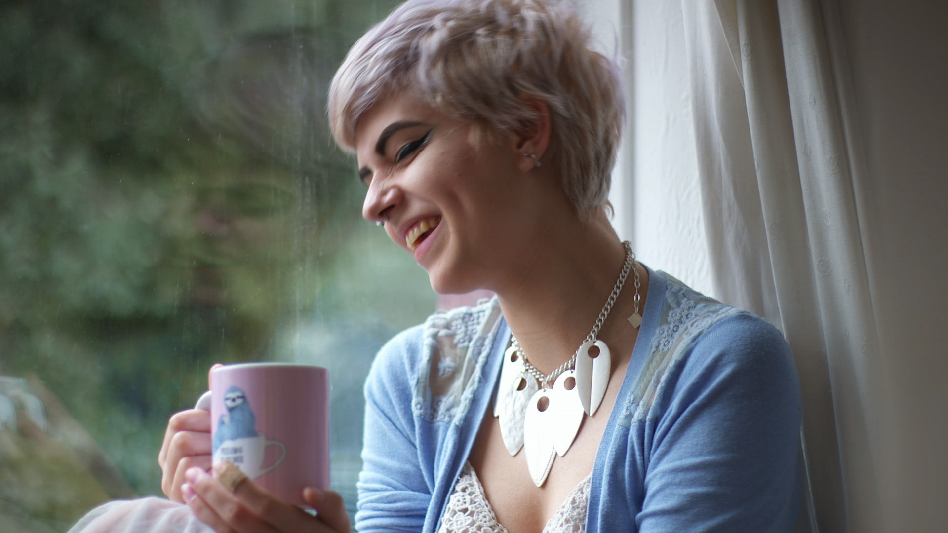 Student who nearly died due to anorexia helps others with social media ...