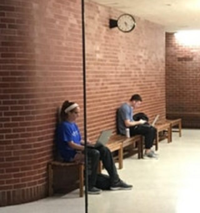 This remarkable mirror illusion came with a perfect unforeseen bonus ...