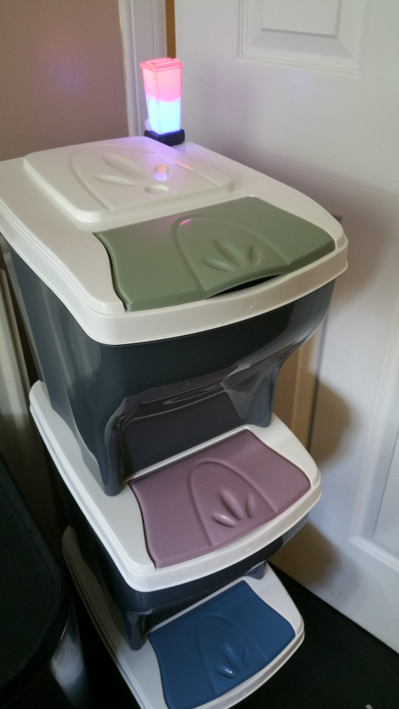 This ingenious little lamp lights up to tell you which colour of bins ...