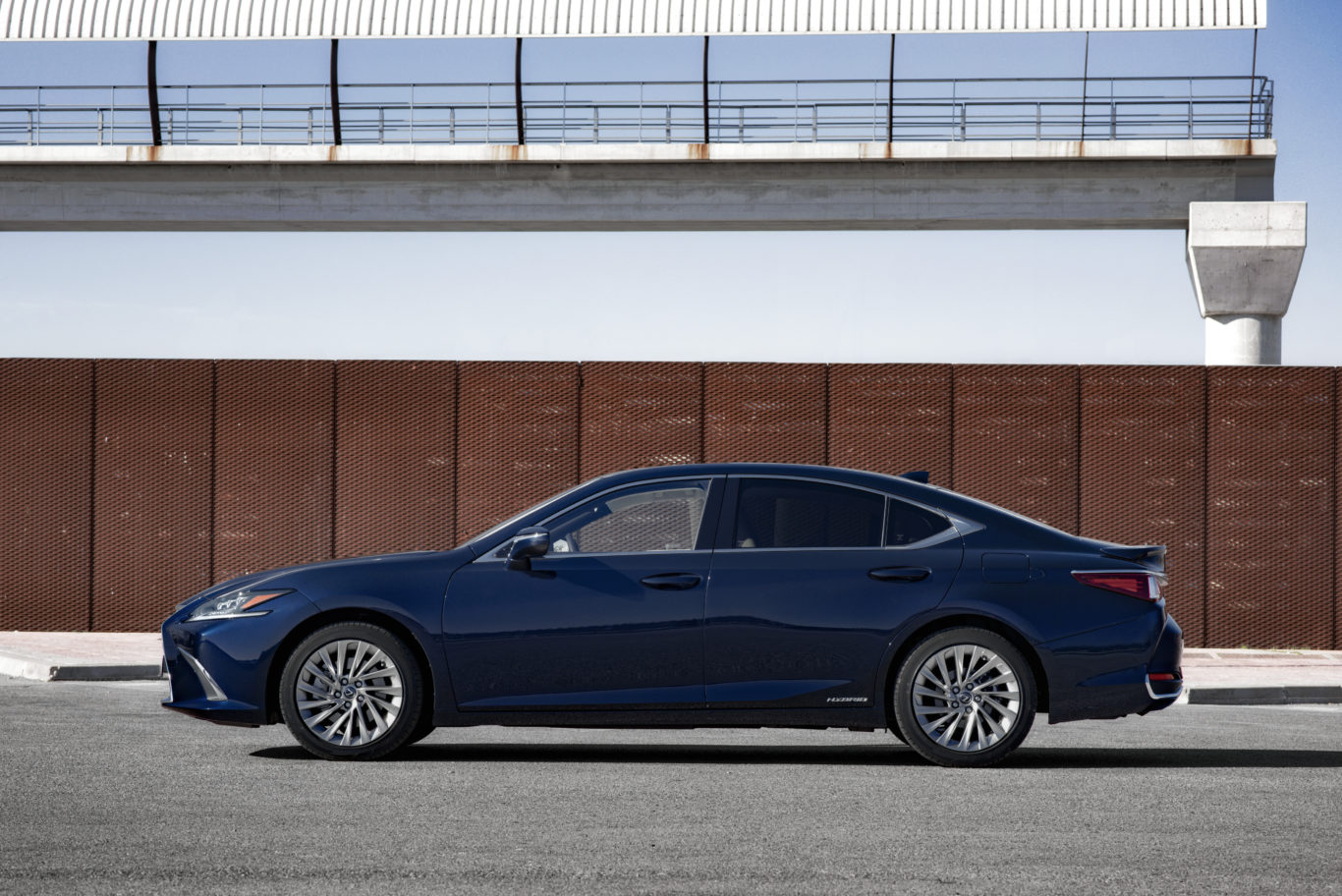 First Drive: The Lexus ES offers a refined and luxurious executive ...