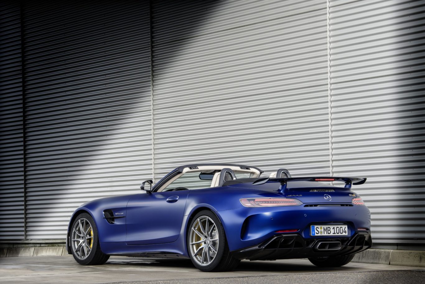 New Mercedes-AMG GT R Roadster is a 577bhp convertible monster ...