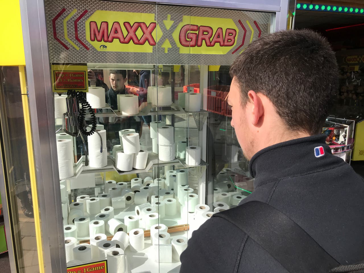 Arcade fills grabber machine with toilet rolls amid coronavirus ...