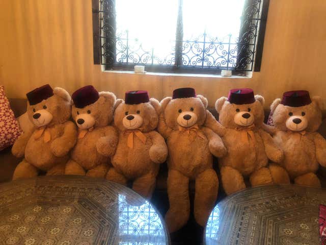 Toy bears brought in to enforce social distancing at Balham restaurant ...