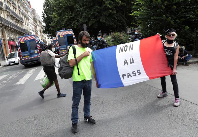 French police clash with anti-virus pass protesters in Paris | The ...