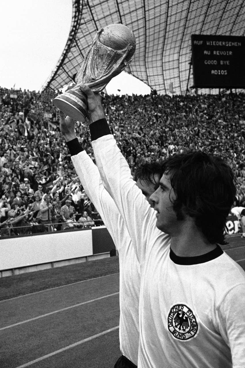 Bayern Munich and Germany great Gerd Muller dies aged 75 - Jersey ...