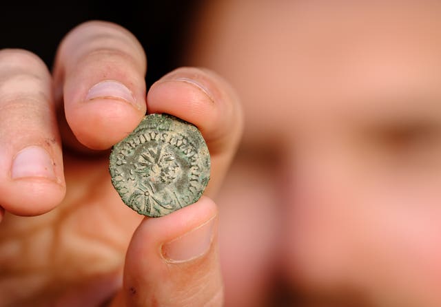 Excavation into Roman amphitheater in England uncovers arena holding cell