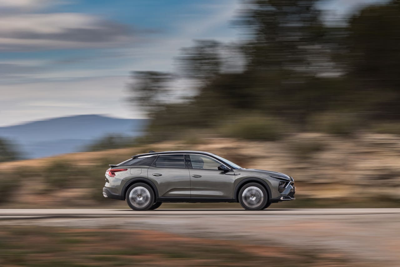 First Drive: The Citroen C5 X is a big, comfortable and characterful ...
