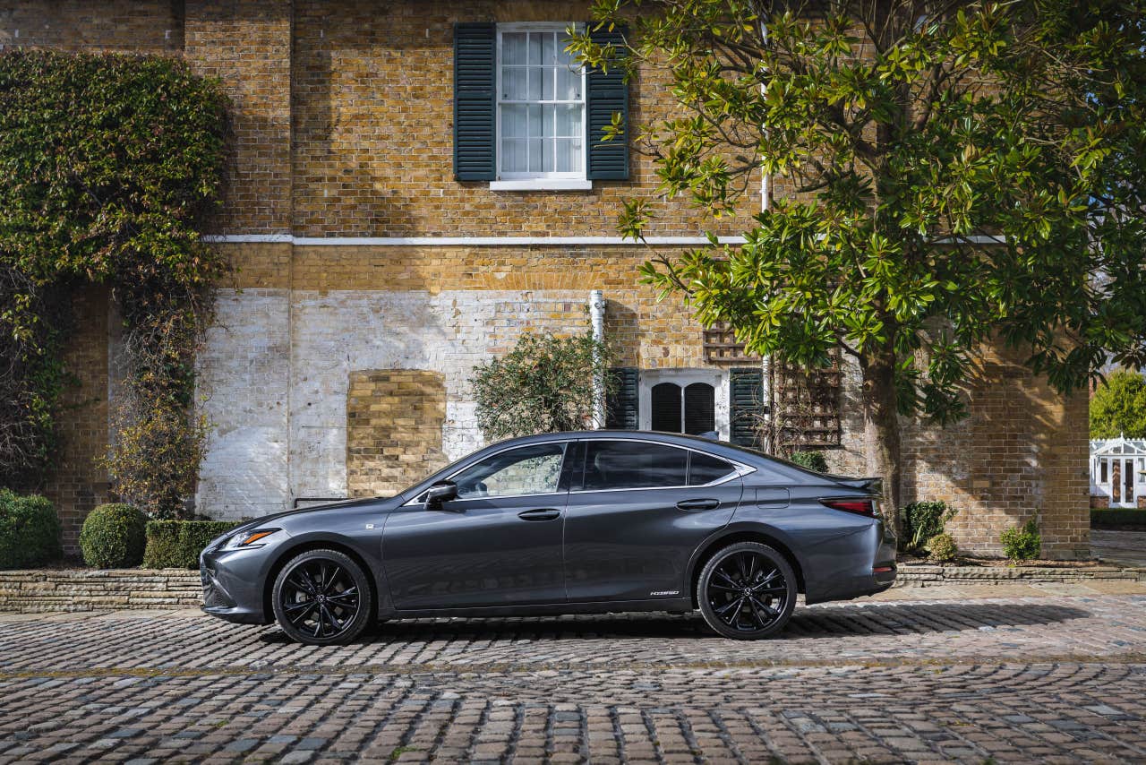 UK Drive: The Lexus ES is a compelling left-field alternative to the ...