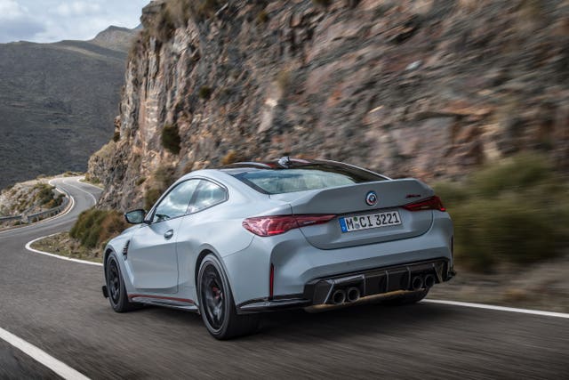 New BMW M4 CSL revealed with massive weight loss and 542bhp | Express ...