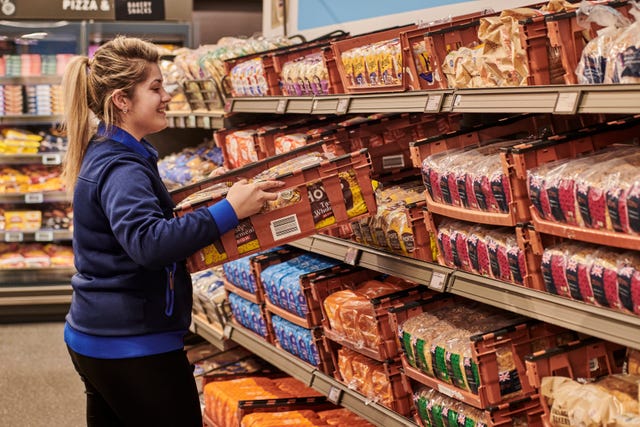 Aldi hands 26,000 UK workers second pay rise of the year | The Leader