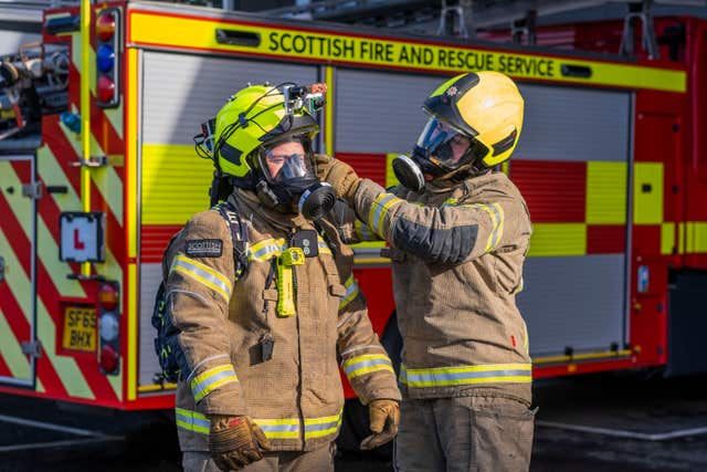 Firefighters could soon have ‘smart helmets’ to help locate blaze ...