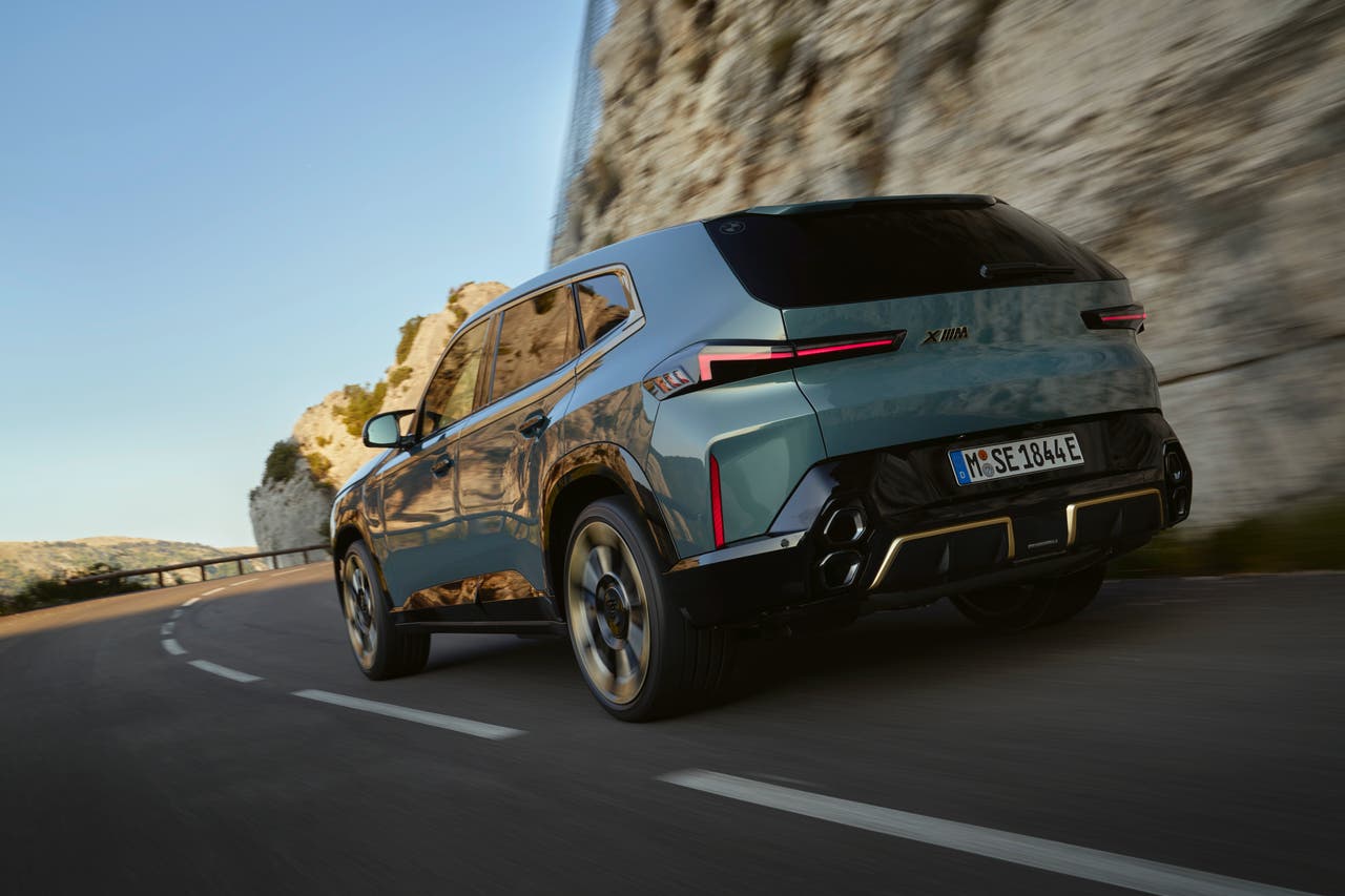 BMW XM arrives as first ‘M’ car to use an electrified powertrain ...