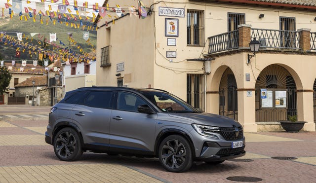 First Drive: The Renault Austral arrives as a new hybrid crossover ...