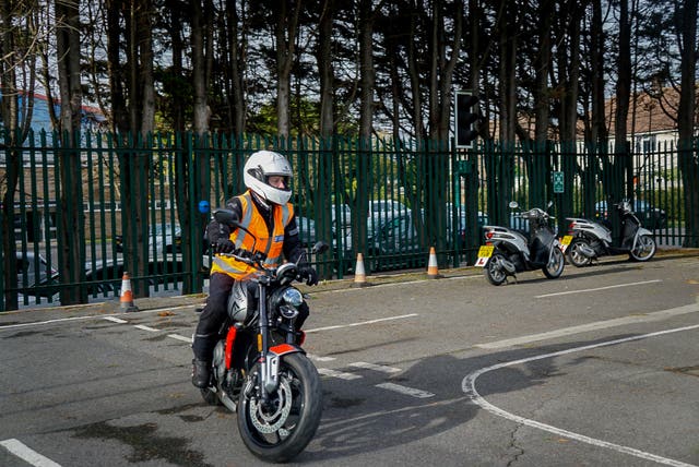 What do I need to know about passing my motorcycle test: Module 1 ...
