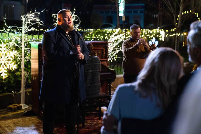 Rag ‘n’ Bone Man to make surprise festive appearance on EastEnders ...