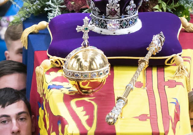 Complete guide to all the glittering regalia used at the coronation ...