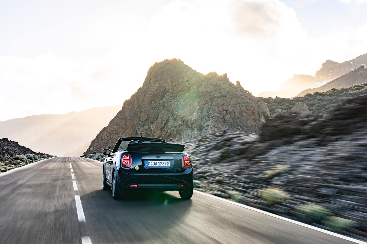 Mini’s first electric Convertible arrives as limited-run special ...