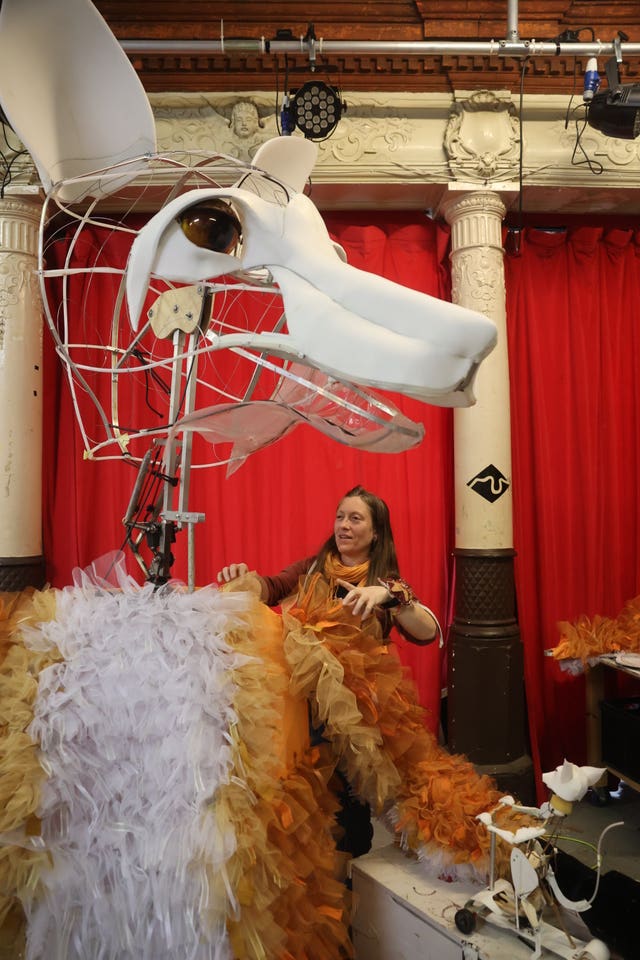 Giant mechanical fox puppet to tour high streets | Bournemouth Echo