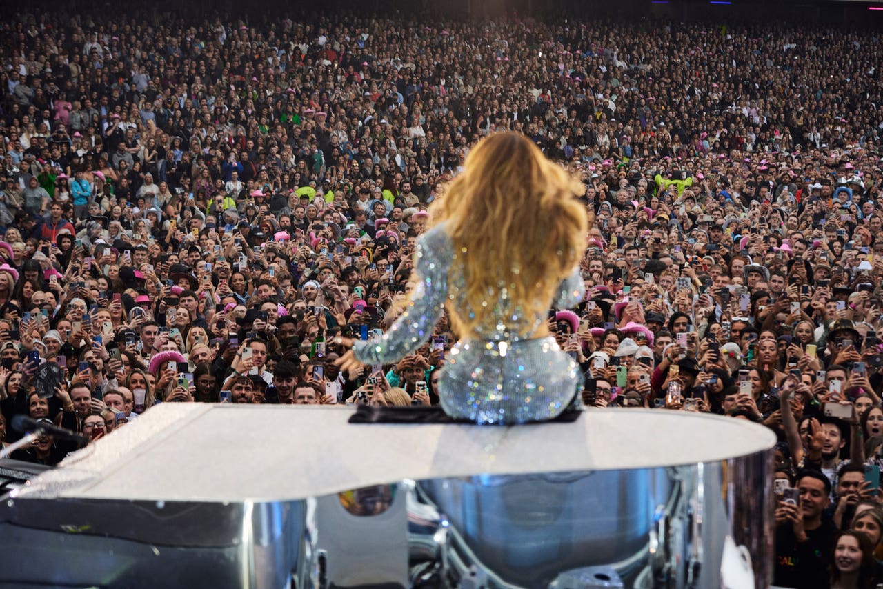 Beyonce fans hail ‘true class act’ as singer dazzles through Edinburgh ...
