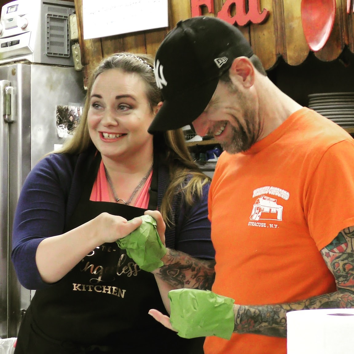 Mum with rare genetic disorder called ‘mutant' for having two fingers ...