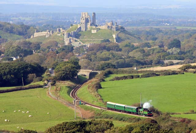 Victorian steam locomotive hauls first train in 78 years | Central Fife ...