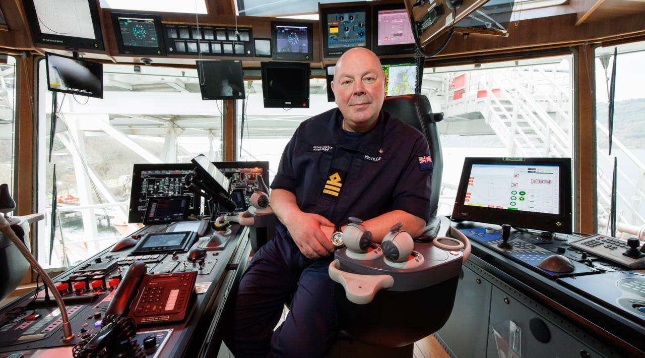 Commander’s pride as Navy’s new mine-hunting ship arrives in Scotland ...