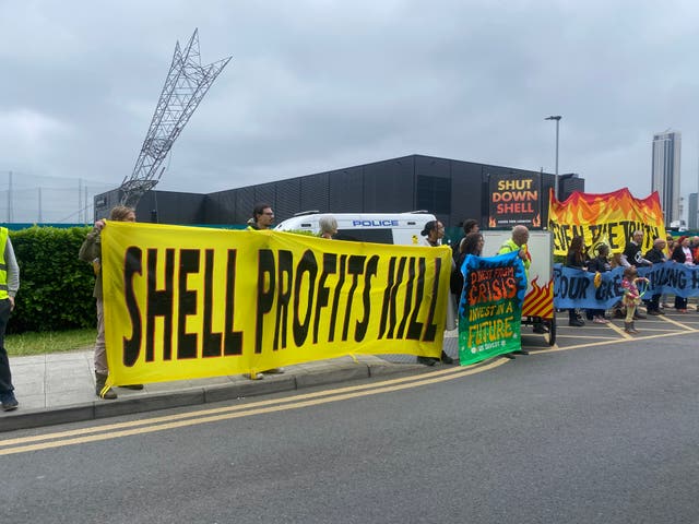 Climate protesters accuse Shell chairman of ‘greenwashing’ at AGM ...