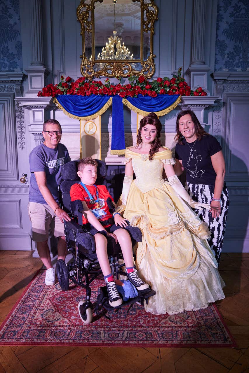 Make-A-Wish teenager meets and hugs favourite Disney characters at ...