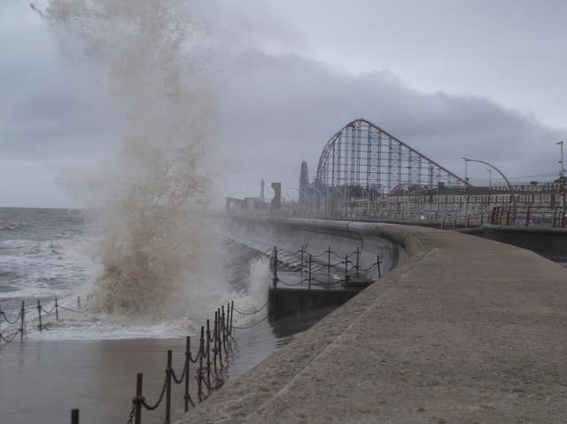 Scientists analyse record UK storm surges to help predict future ...