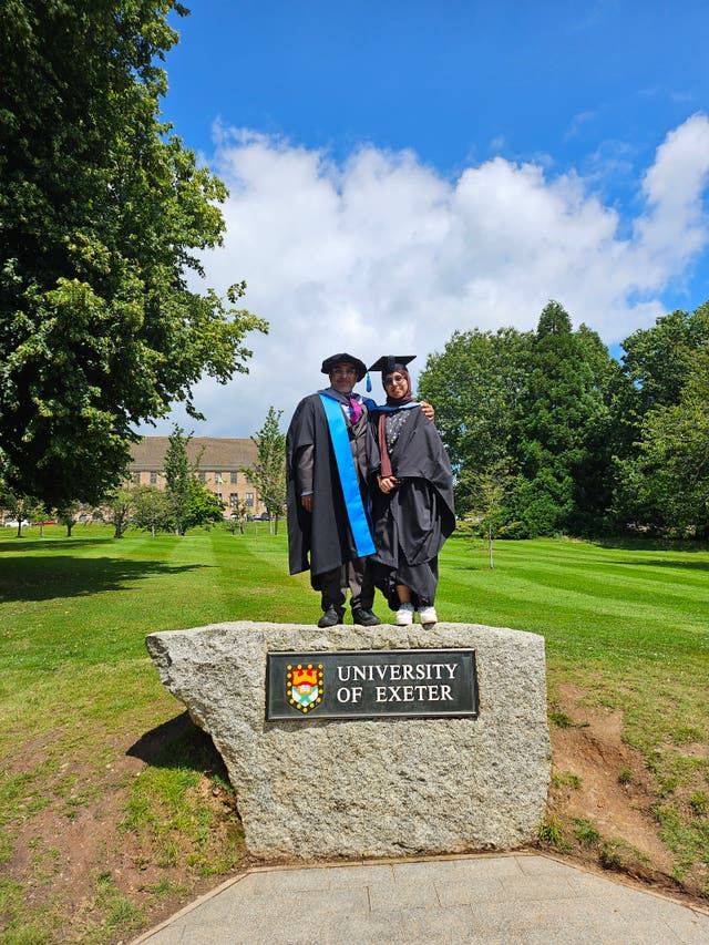 Father and daughter graduate together from the same university ...