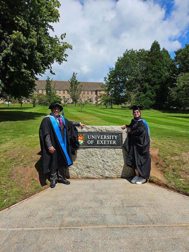 Father and daughter graduate together from the same university ...