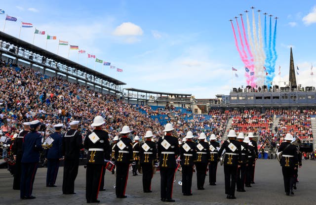 Red Arrows wow Edinburgh Tattoo crowds with colourful flypast | Express ...