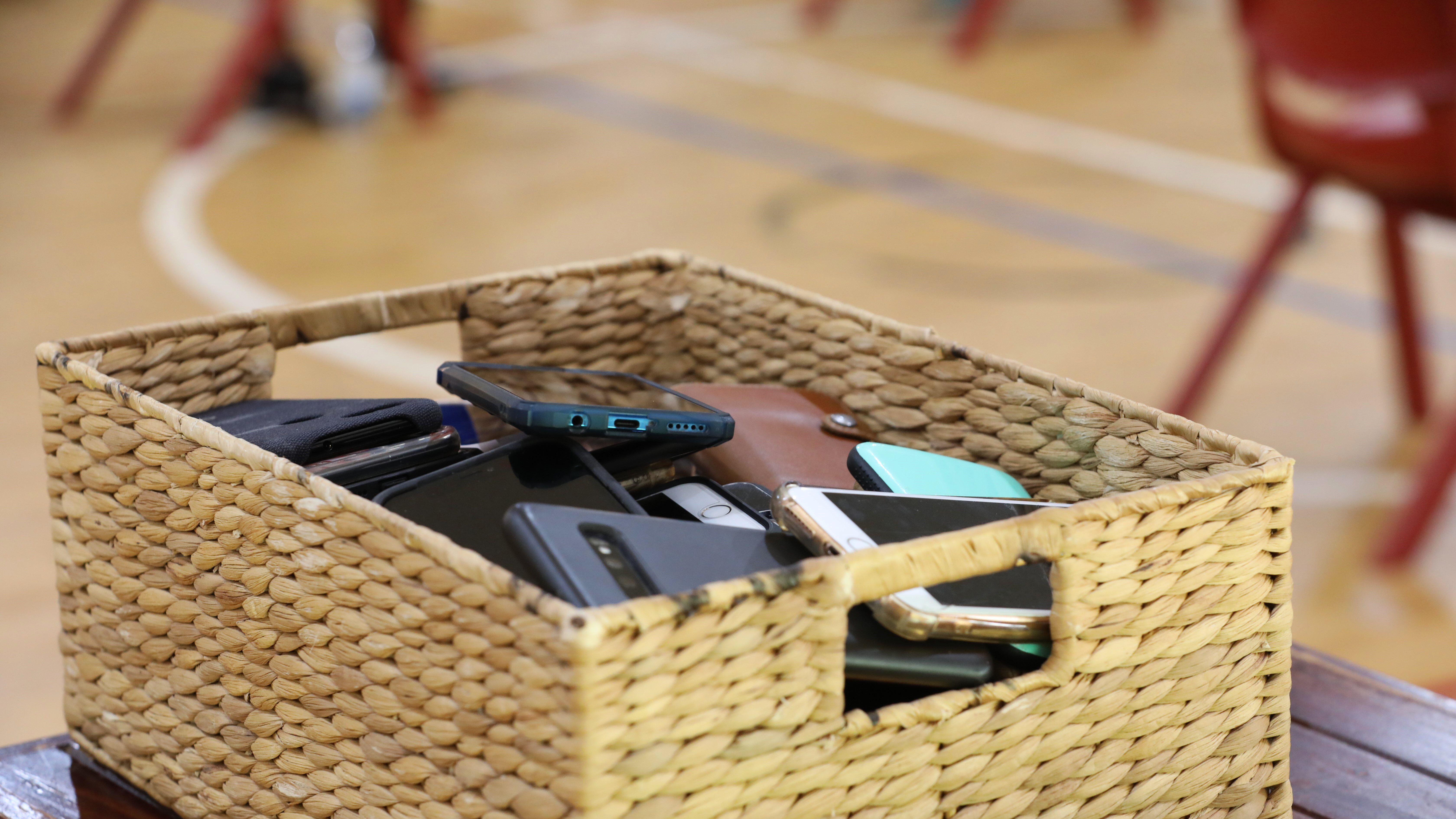 Government to introduce amendment to schools Bill to make phone bans ...