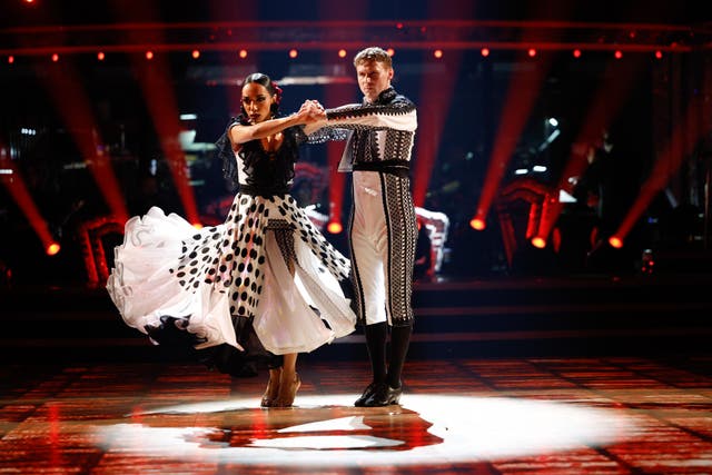Wynne Evans and Katya Jones perform ‘beautiful’ and bouncy quickstep on ...