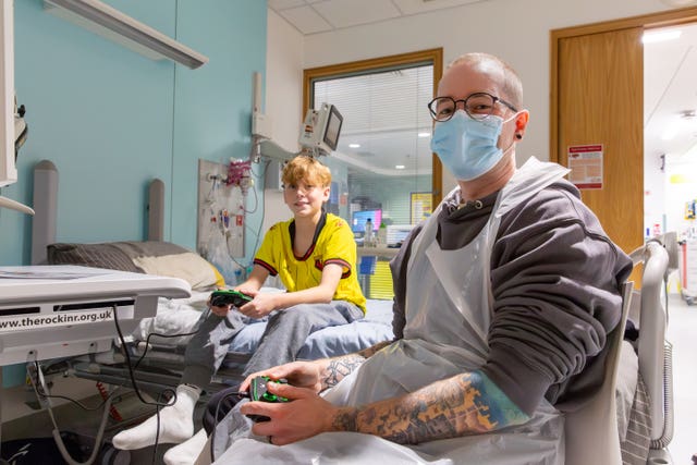 YouTuber DanTDM donates £310,000 so Gosh patients can share his love of ...