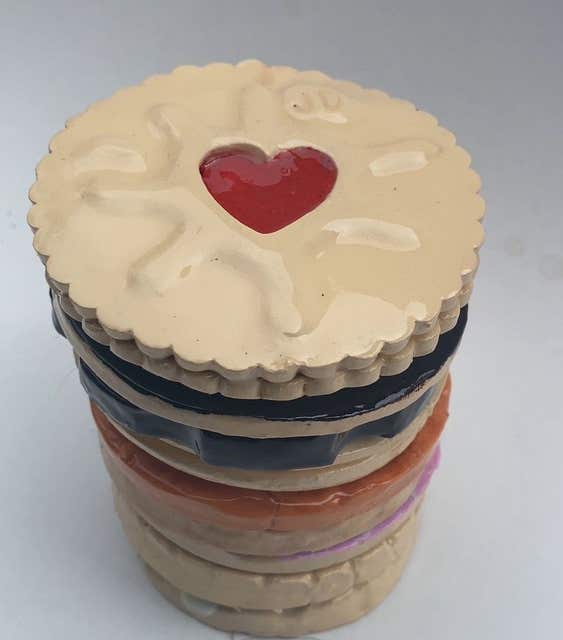 Artist replicates ‘iconic’ British biscuits in the form of clay ...