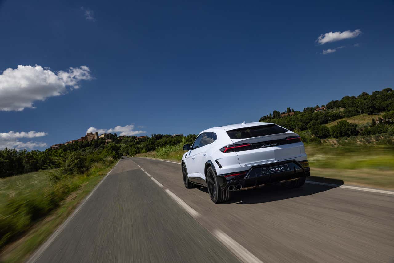 First Drive: Is the Lamborghini Urus SE a plug-in hybrid SUV for all ...