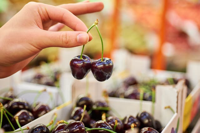 Warm weather leads to glut of cherries with larger packs on sale at ...