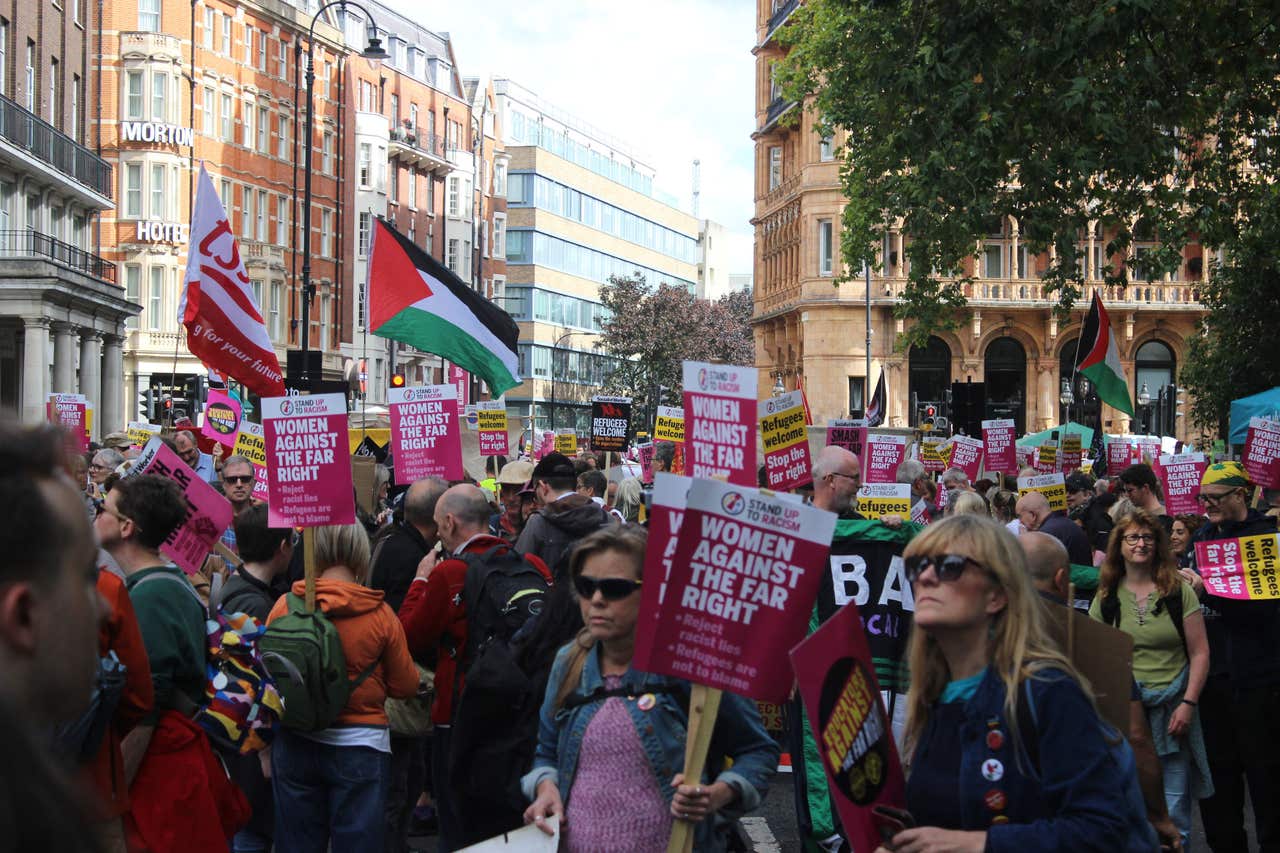 Thousands gather in London for Tommy Robinson rally and counter-protest ...