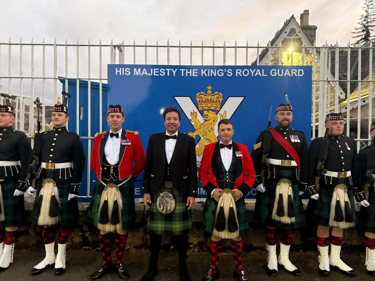 Jimmy Fallon gets Highland welcome from soldiers as he holidays in ...