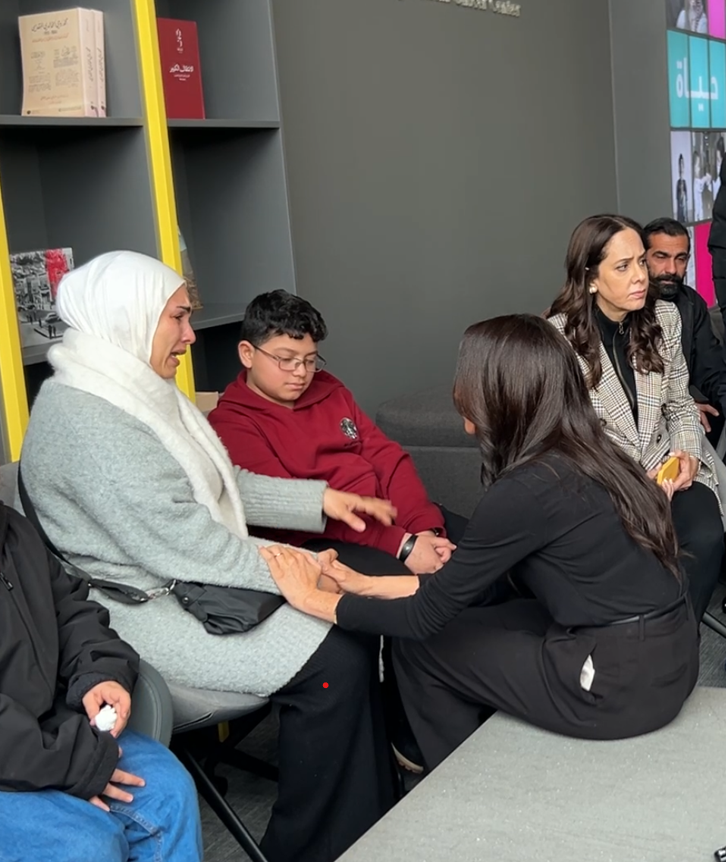 Harry and Meghan hug and comfort cancer patients and families in Jordan ...