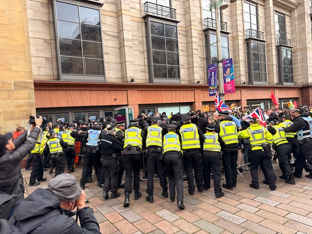 Rival protesters clash at Glasgow ‘reclaim our streets’ rally | Harwich ...