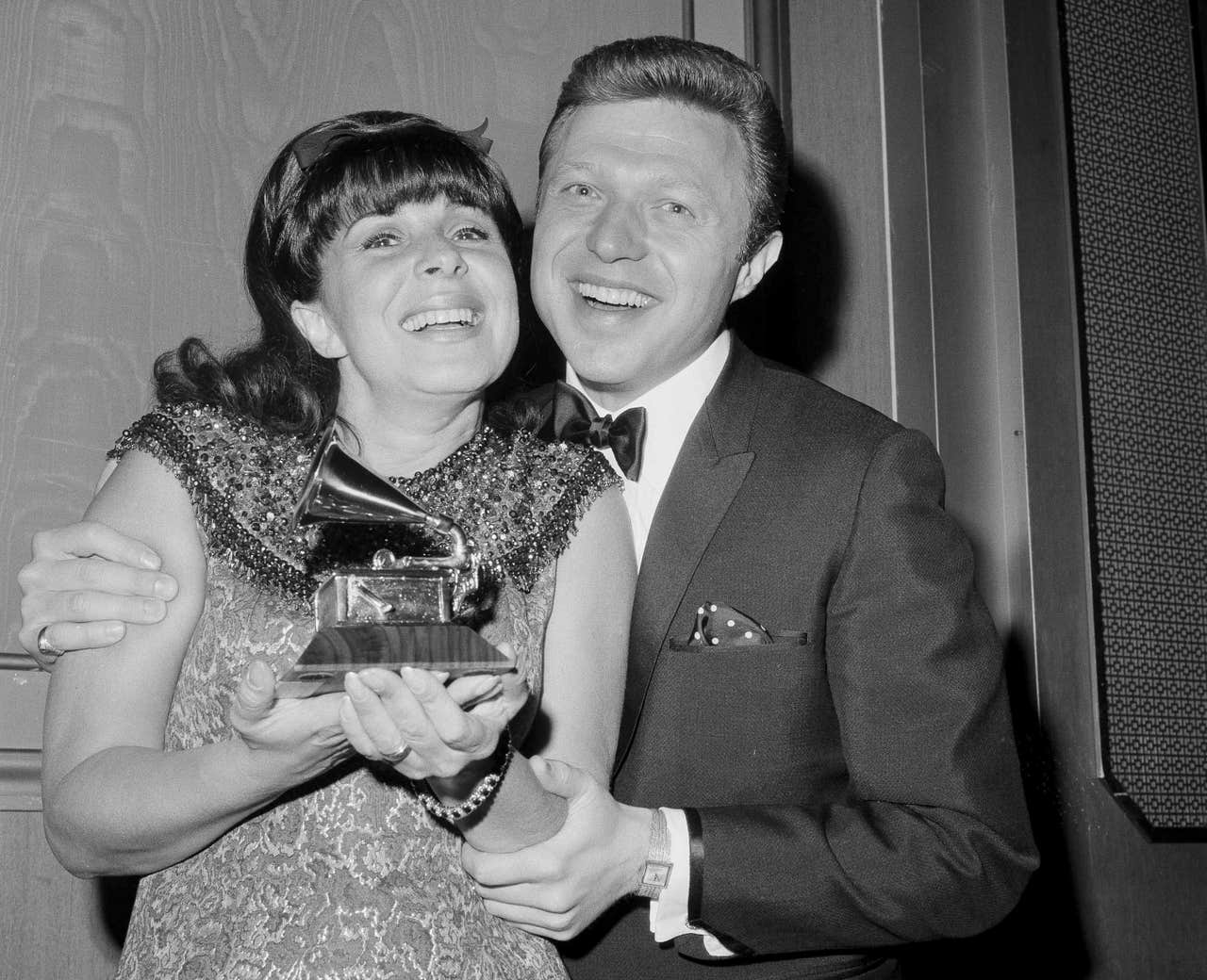 US singer Steve Lawrence dies aged 88 | The Northern Echo