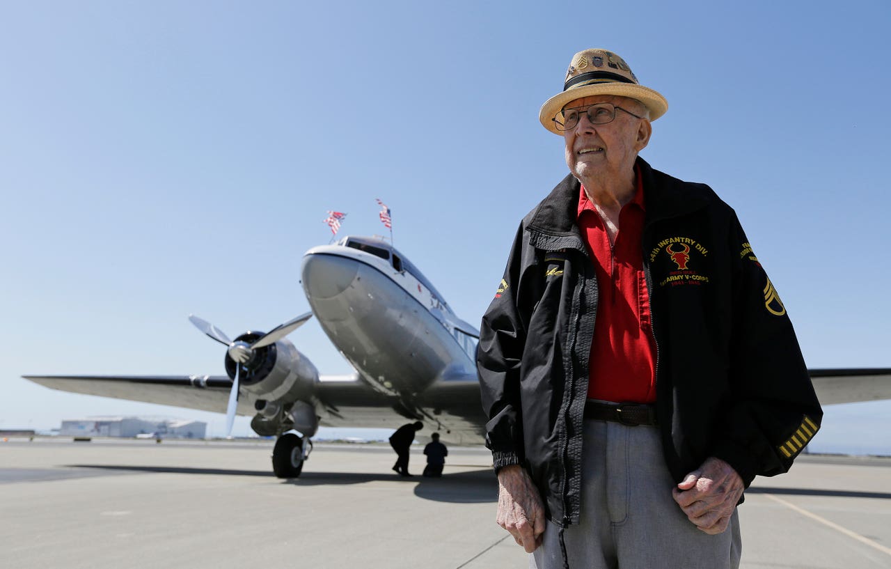 D-Day veteran and TikTok star ‘Papa Jake’ Larson dies aged 102 ...