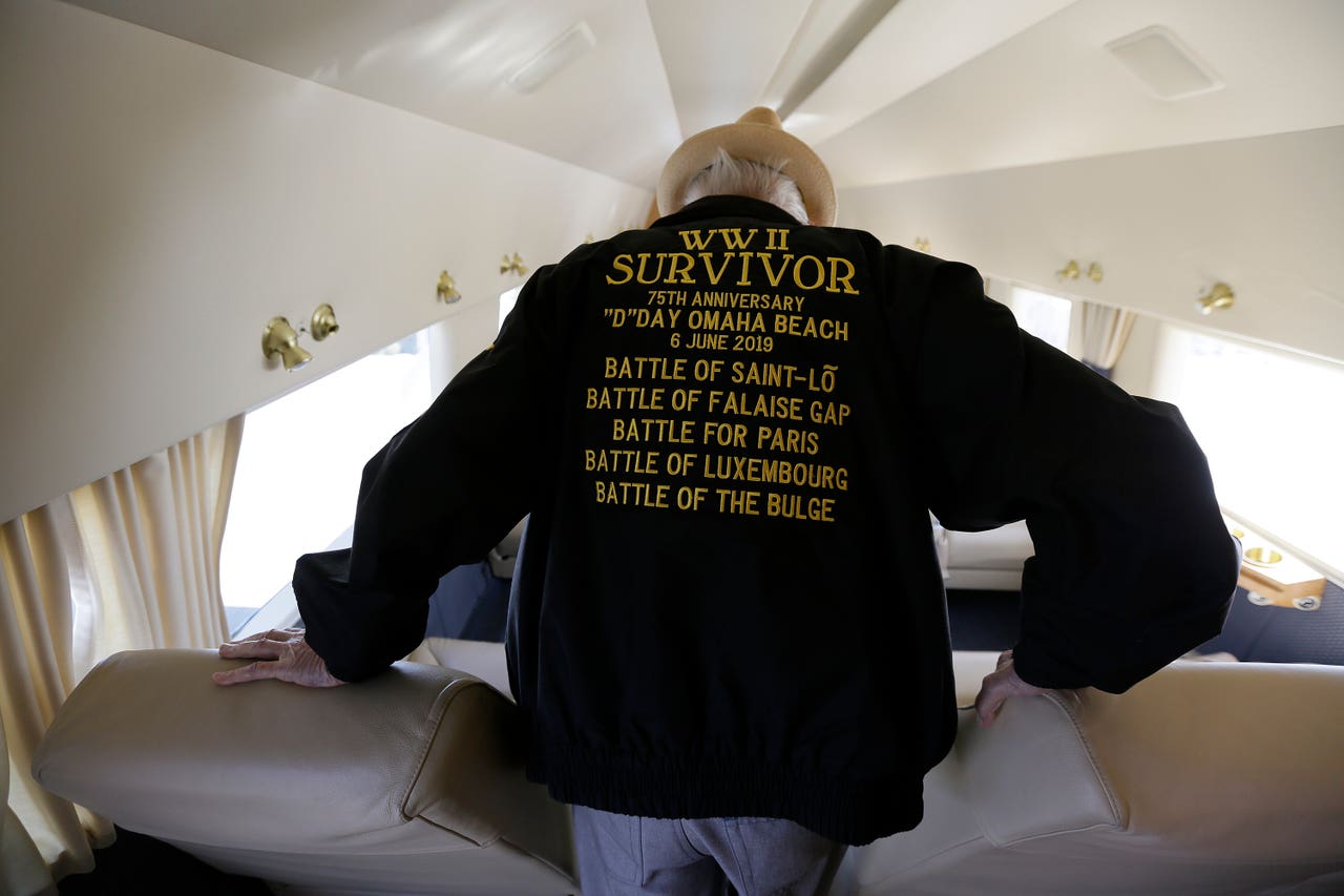 D-Day veteran and TikTok star ‘Papa Jake’ Larson dies aged 102 | York Press